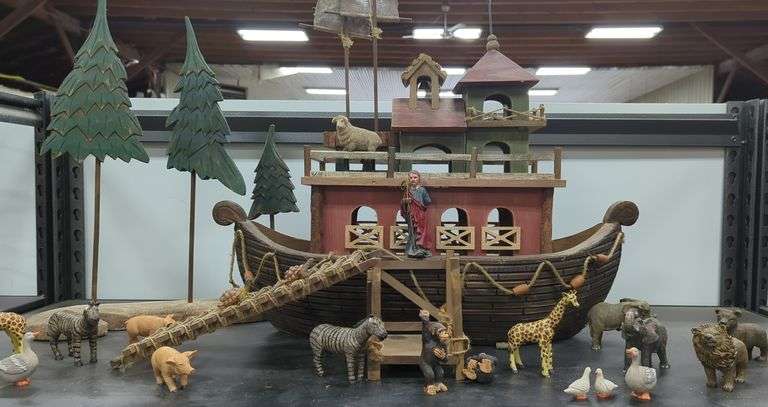 Set Of Noahs Ark & Figures - Dixon's Auction at Crumpton