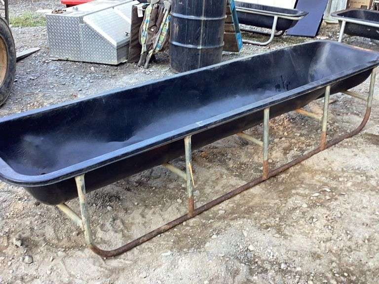 10 foot heavy plastic feeder - Diamond G Auctioneers