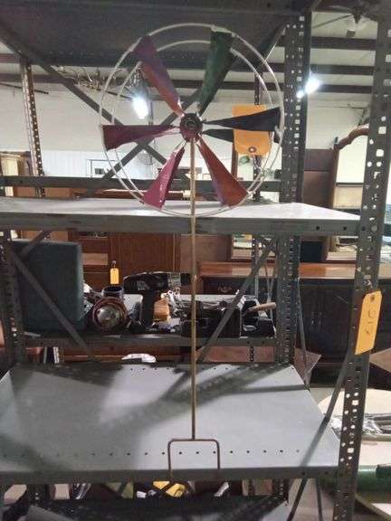 Metal wind mill - Diamond G Auctioneers