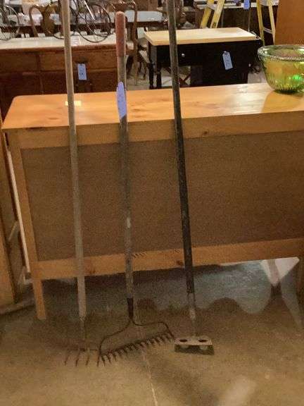 Rake,Hoe,Tater Fork all one money - Diamond G Auctioneers