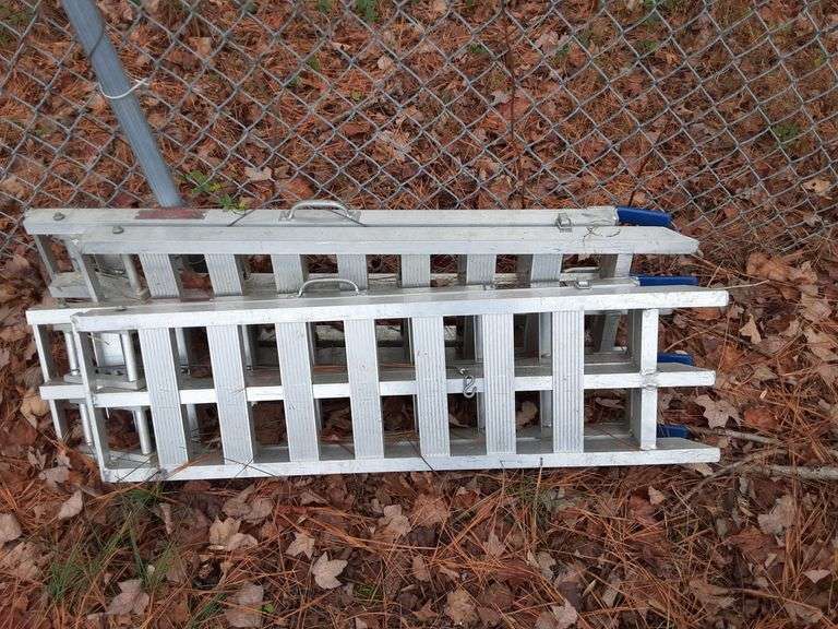 Pair of DAWS Folding Aluminum Ramps - Delaware Auction Center