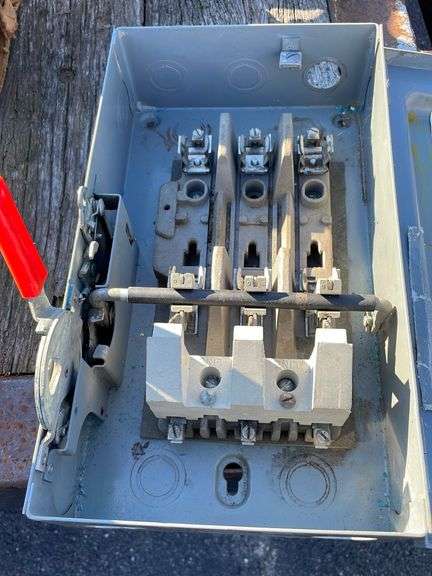 30 Amp Shut Off Box - Delaware Auction Center
