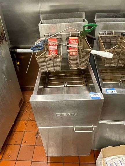 Dean Deep Fryer w/custom made oil filter - Delaware Auction Center