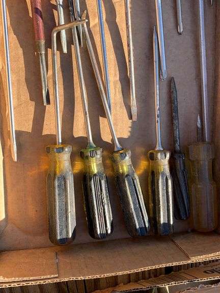 Assorted Screwdrivers - Delaware Auction Center