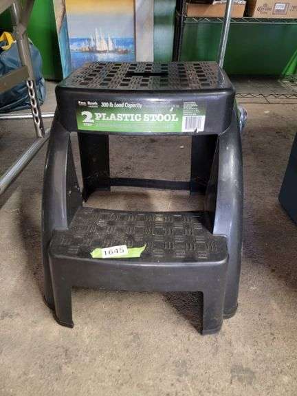 Plastic Step Stool - Delaware Auction Center