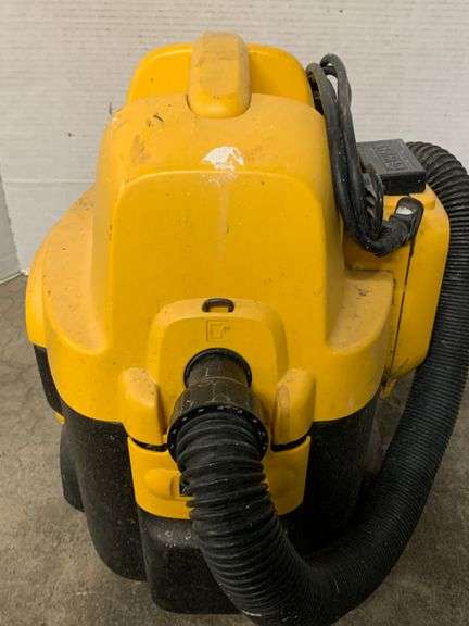 DeWalt DC500 Wet / Dry Vac - Delaware Auction Center