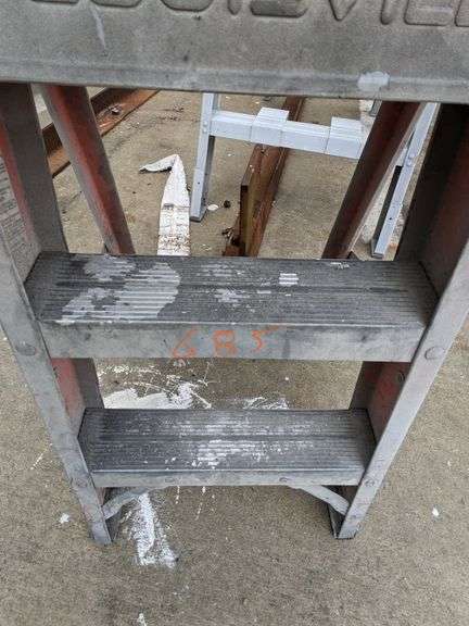 Louisville Fiberglass IA 2 ft Step Ladder - Delaware Auction Center