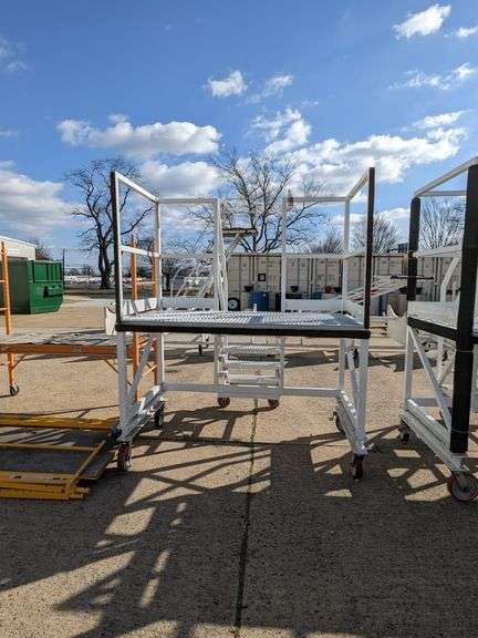 Aluminum 5 Step Platform w/ Wheels - Delaware Auction Center