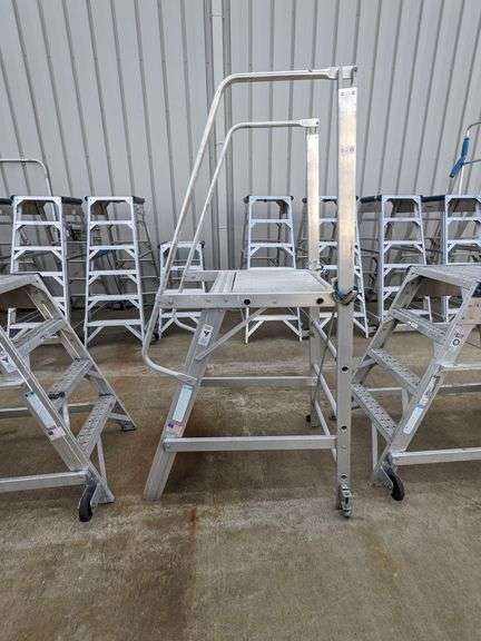 Aluminum 4 ft Platform Ladder - Delaware Auction Center