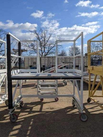 Aluminum 5 Step Platform w/ Wheels - Delaware Auction Center