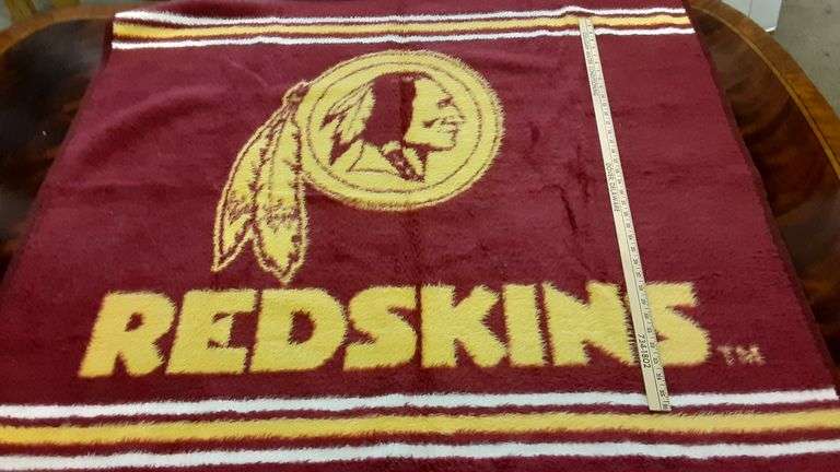 Fleece Biederlack Washington Redskins Throw Blanket - Delaware Auction ...