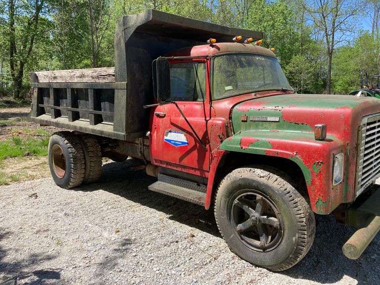 1974 International Loadstar 1600 w/ Dump Body - Delaware Auction Center