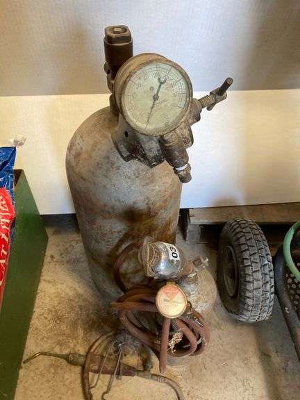 (2) Acetylene Tanks - Delaware Auction Center