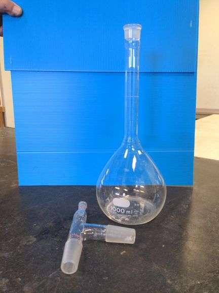 Pyrex Volumetric Flask and Glass Adapter/ Lab Equipment - Delaware ...