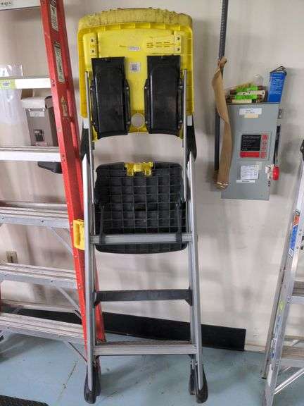 Cosco Ladder - Delaware Auction Center
