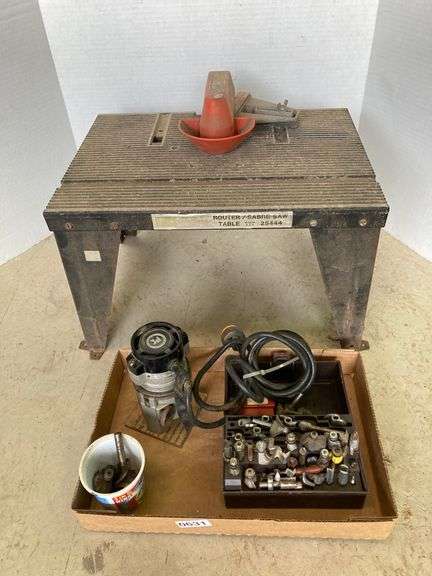 Porta Cable Router w/assorted bits & table - Delaware Auction Center
