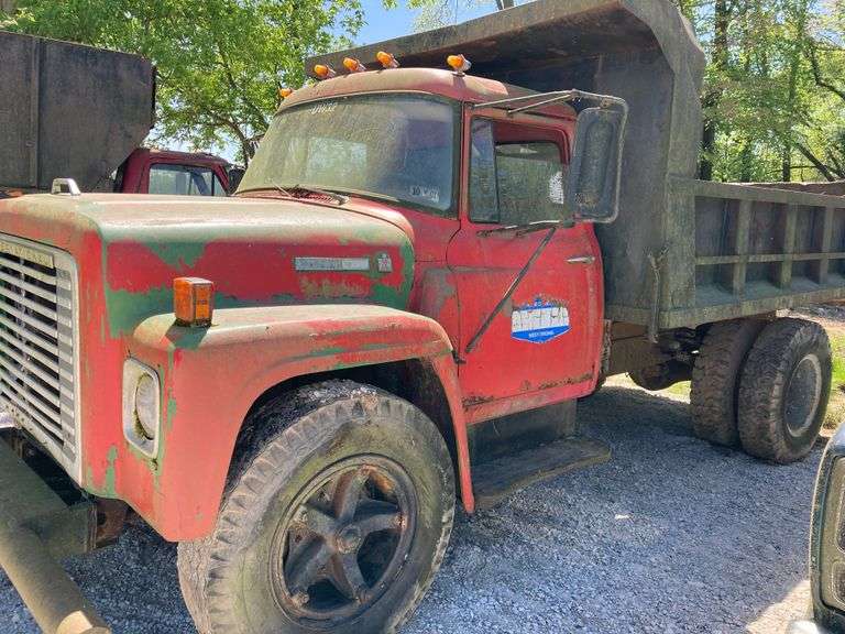 1974 International Loadstar 1600 w/ Dump Body - Delaware Auction Center