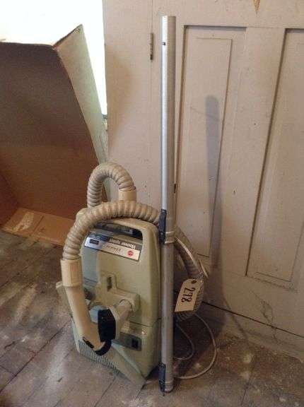 Hoover Spirit Vacuum. Powers On - Duck Soup Auctions
