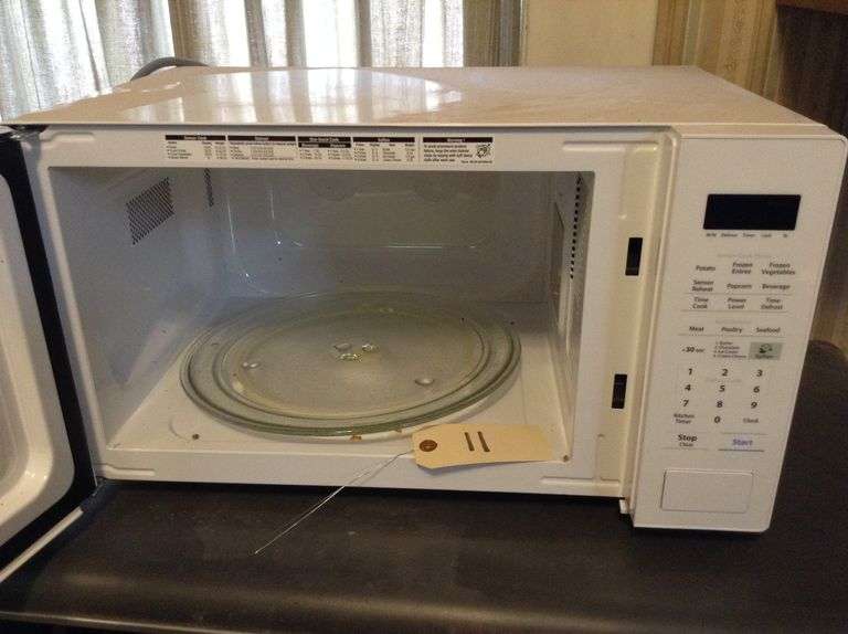 Sharp Carousel Microwave. (Click for more photos) - Duck Soup Auctions