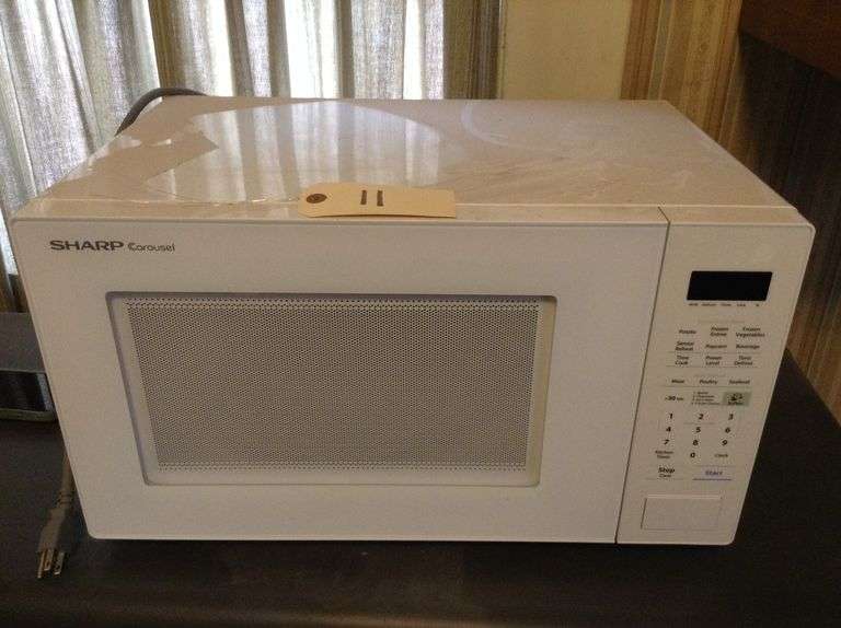 Sharp Carousel Microwave. (Click for more photos) - Duck Soup Auctions