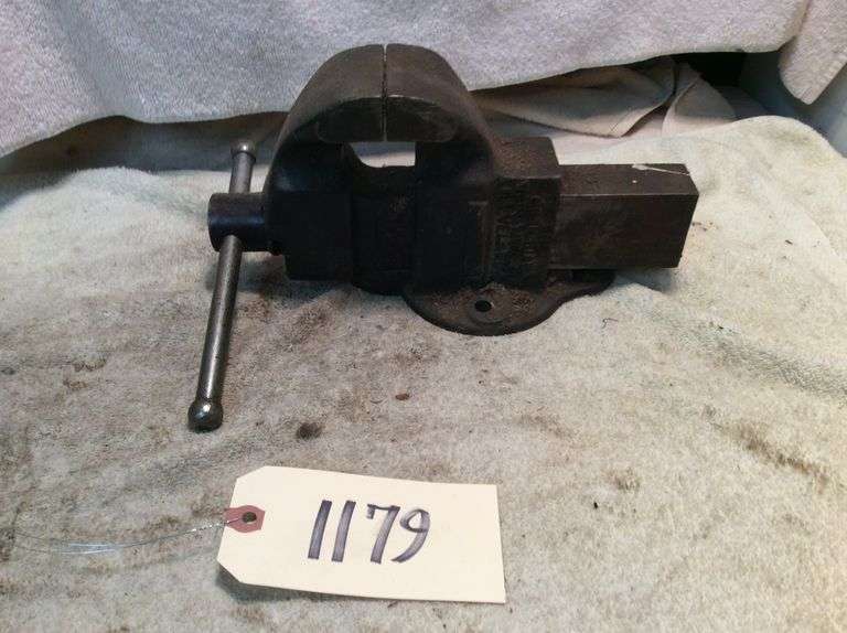 2 1/2" Columbian Vise - Duck Soup Auctions