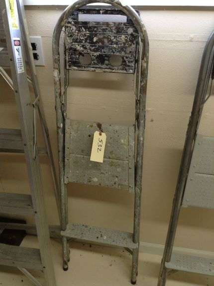4’ Step Ladder - Duck Soup Auctions