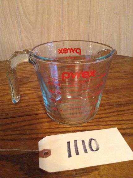 Pyrex 2 Cup Glass Measuring Cup - Duck Soup Auctions
