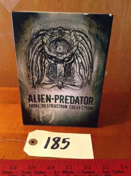 Alien and Predator Total Destruction Collection. (Click for more photos ...