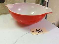 Pyrex Bowl with Handles. 4 Qt. - Duck Soup Auctions