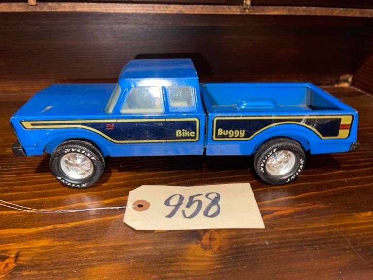 Nylint pickup truck • Metal • Living Room - Duck Soup Auctions