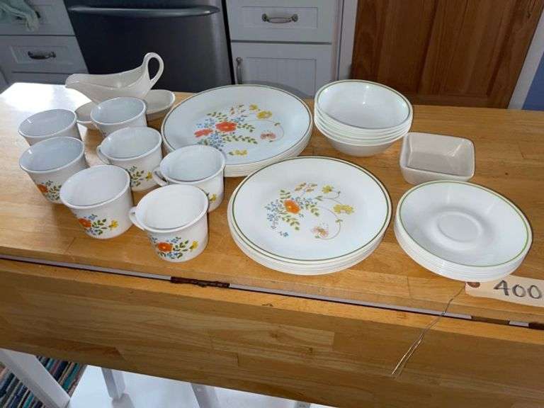 Corelle dish set wildflower pattern • Kitchen - Duck Soup Auctions