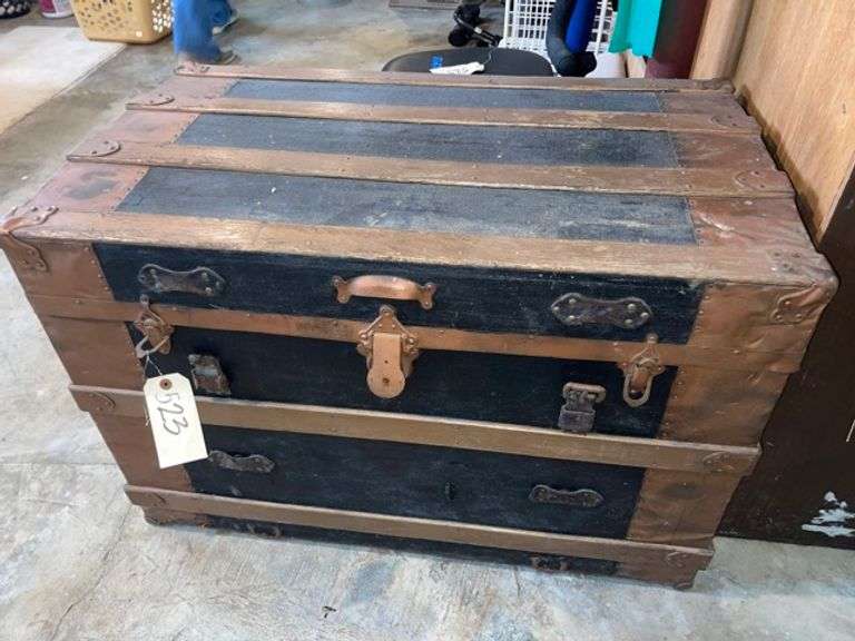 Trunk • 35 x 21 x 23 • Wood • Basement - Duck Soup Auctions