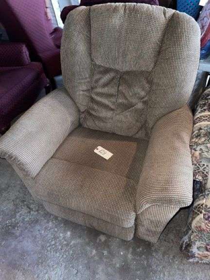 2 piece Lay-z-boy recliner • Garage - Duck Soup Auctions