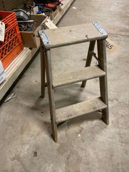 2 Foot Step Ladder - Duck Soup Auctions