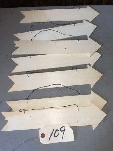 Unfinished Arrow signs • Barn - Duck Soup Auctions