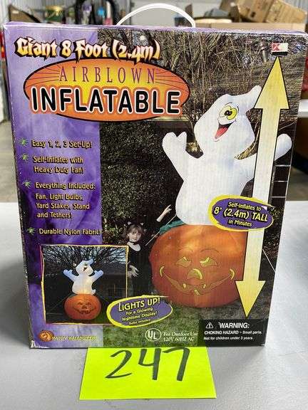 8FT HALLOWEEN AIRBLOWN INFLATABLE W/ BOX - Earl's Auction Company