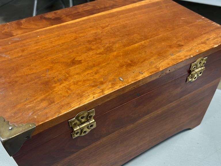 SMALL CHERRY HOPE CHEST - Earl's Auction Company