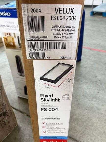 VELUX NO LEAK SKYLIGHT IN BOX - Earl's Auction Company