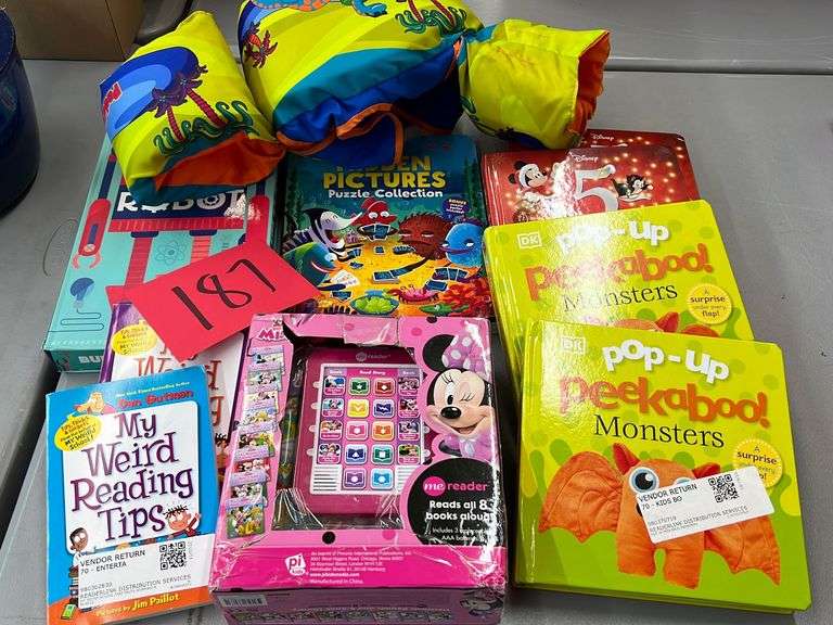 MISC KIDS LOT - BOOKS, PUDDLE JUMPER - Earl's Auction Company