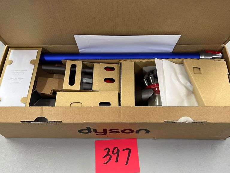 NEW DYSON V8 CORDLESS VACUUM IN BOX - Earl's Auction Company