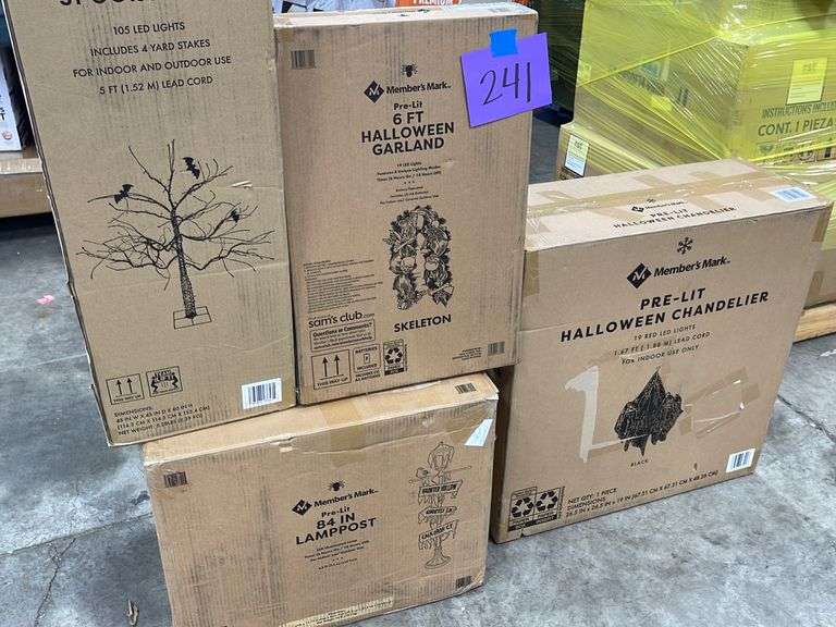 4PC HALLOWEEN DECOR LOT - SEE PHOTOS - Earl's Auction Company