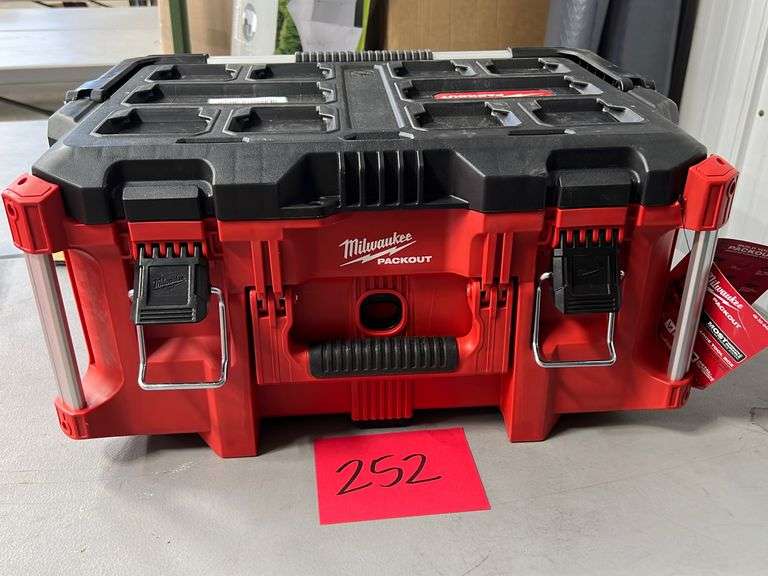 MILWAUKEE PACKOUT LARGE TOOL BOX - Earl's Auction Company