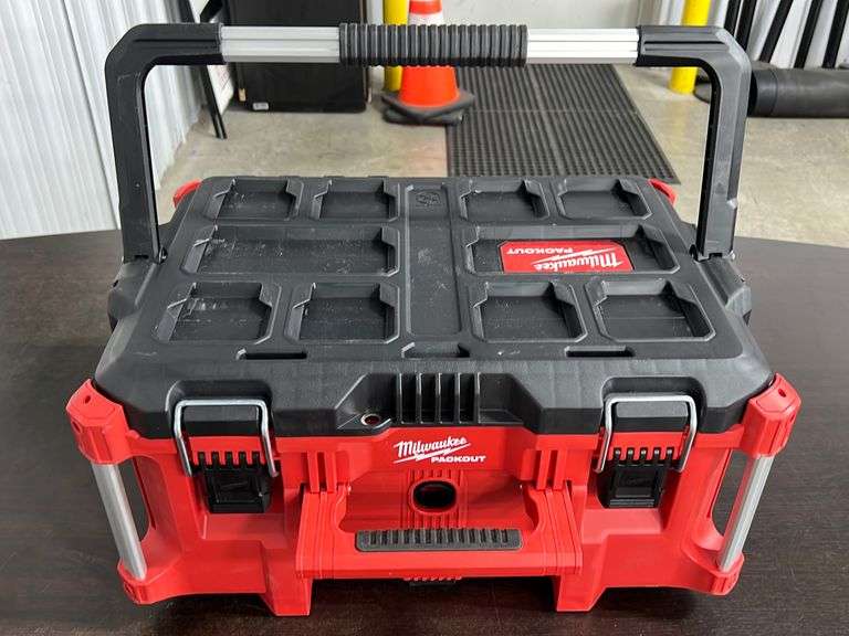 MILWAUKEE PACKOUT LARGE TOOL BOX - Earl's Auction Company