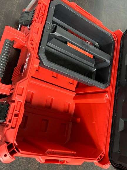 MILWAUKEE PACKOUT LARGE TOOL BOX - Earl's Auction Company