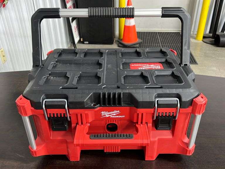 MILWAUKEE PACKOUT LARGE TOOL BOX - Earl's Auction Company