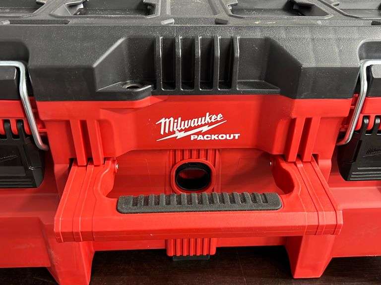 MILWAUKEE PACKOUT LARGE TOOL BOX - Earl's Auction Company