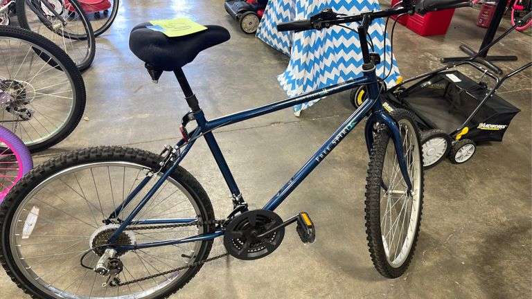 HIGH COUNTRY FREE SPIRIT BICYCLE - Earl's Auction Company