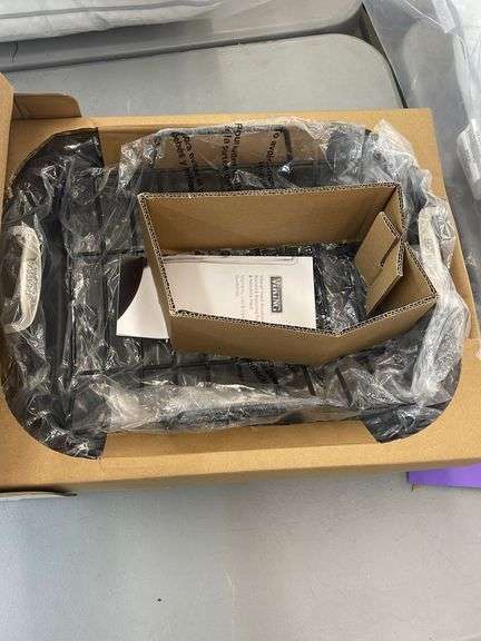 VIKING 16" ROASTING PAN WITH RACK IN BOX - Earl's Auction Company