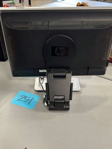 HP w2408 24" LCD MONITOR - Earl's Auction Company