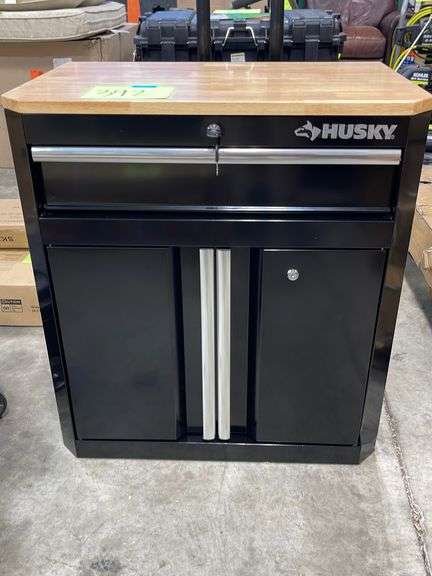 NEW HUSKY 28" BASE CABINET W/ KEYS - Earl's Auction Company